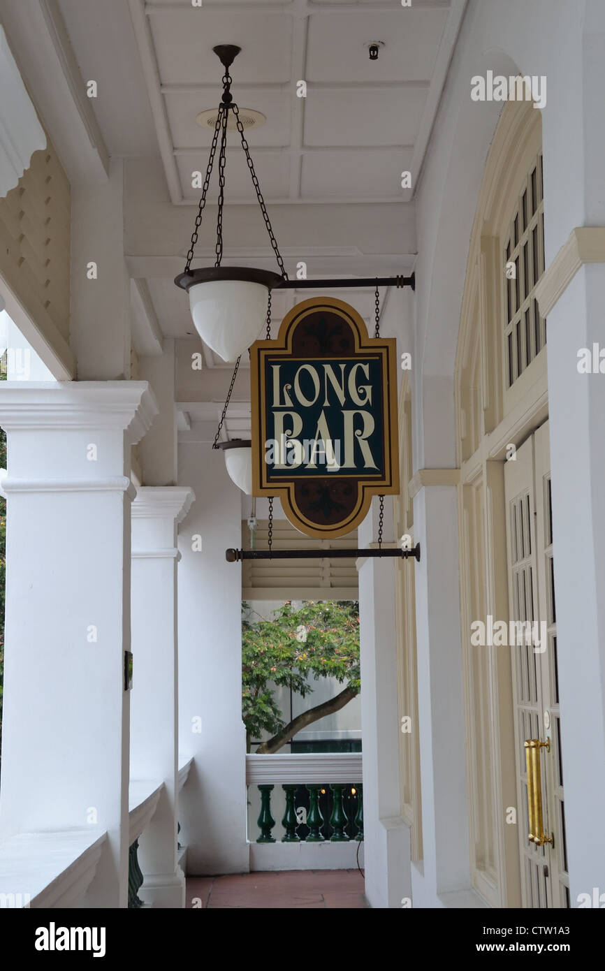 Long bar raffles hotel singapore hi-res stock photography and images ...