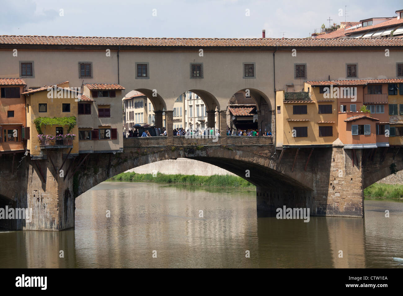 Ponte vecchio spanning hi-res stock photography and images - Alamy
