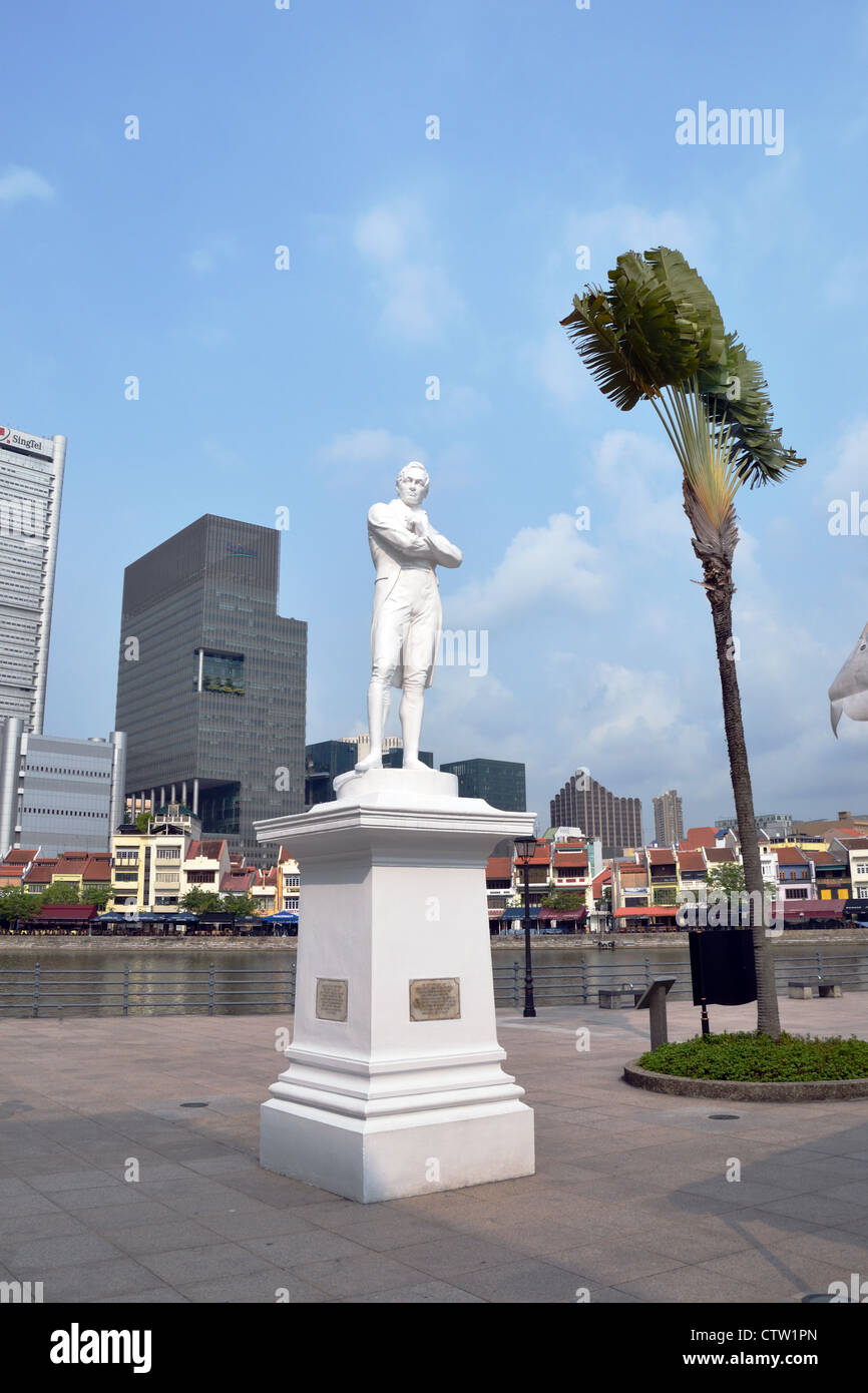 The statue of Sir Thomas Stamford Raffles, Raffles Landing Site, Singapore Stock Photo - Alamy