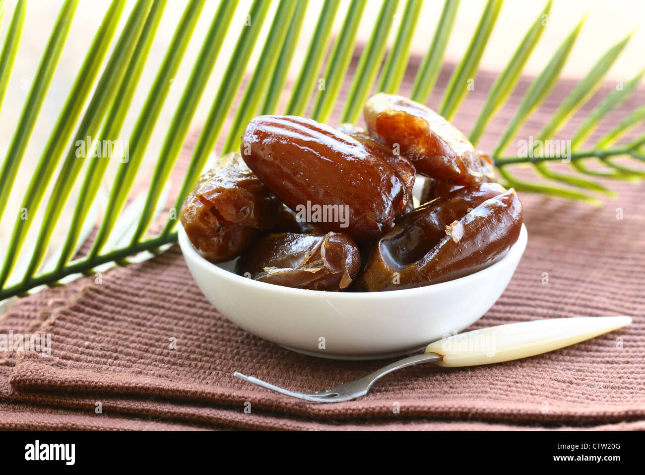 Palm tree full dates hi-res stock photography and images - Alamy