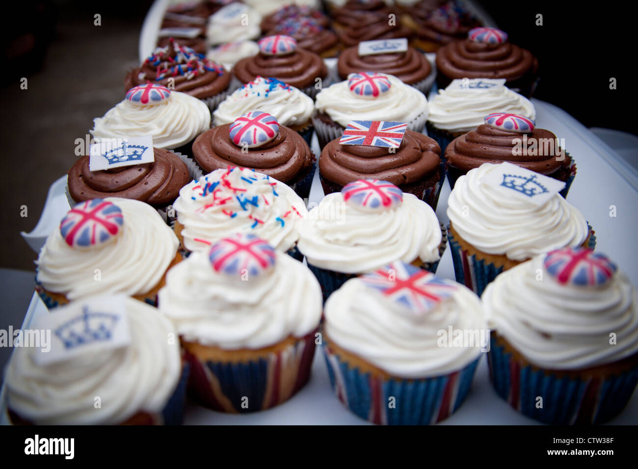 Cupcakes with Union Jack flags Stock Photo - Alamy