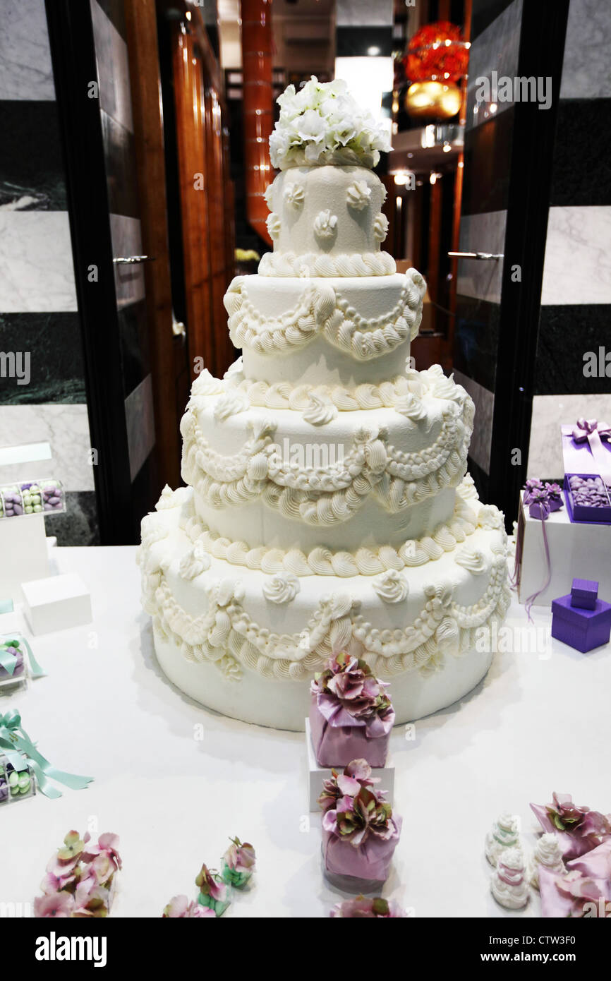 very big cake on shop side Stock Photo - Alamy