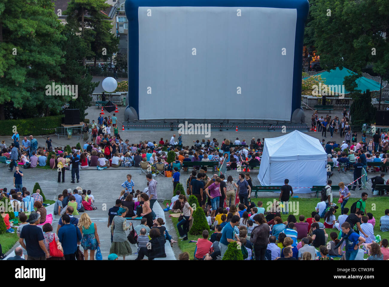 Summer cinema screen hi-res stock photography and images - Alamy