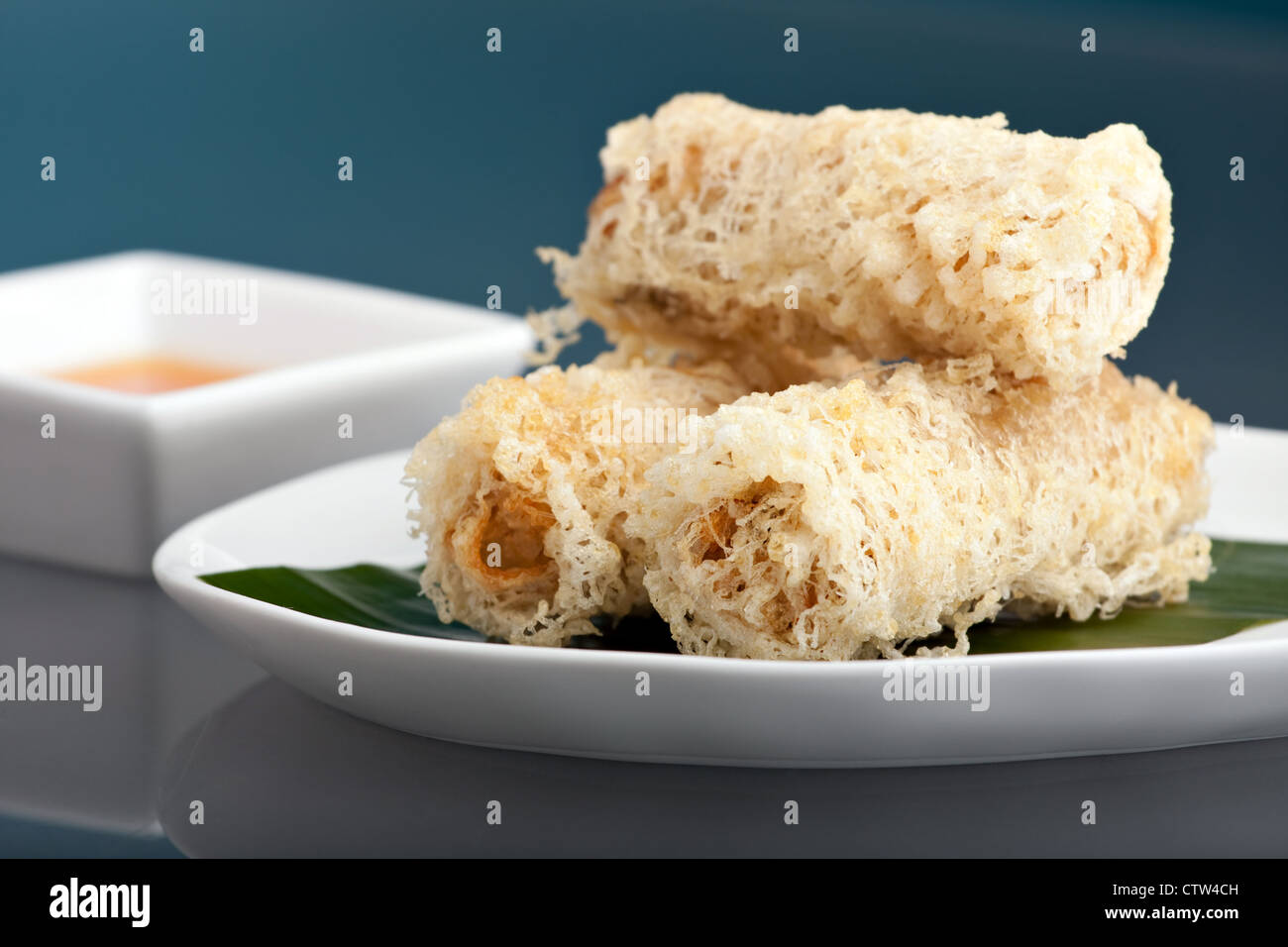 Crispy duck spring rolls hi-res stock photography and images - Alamy