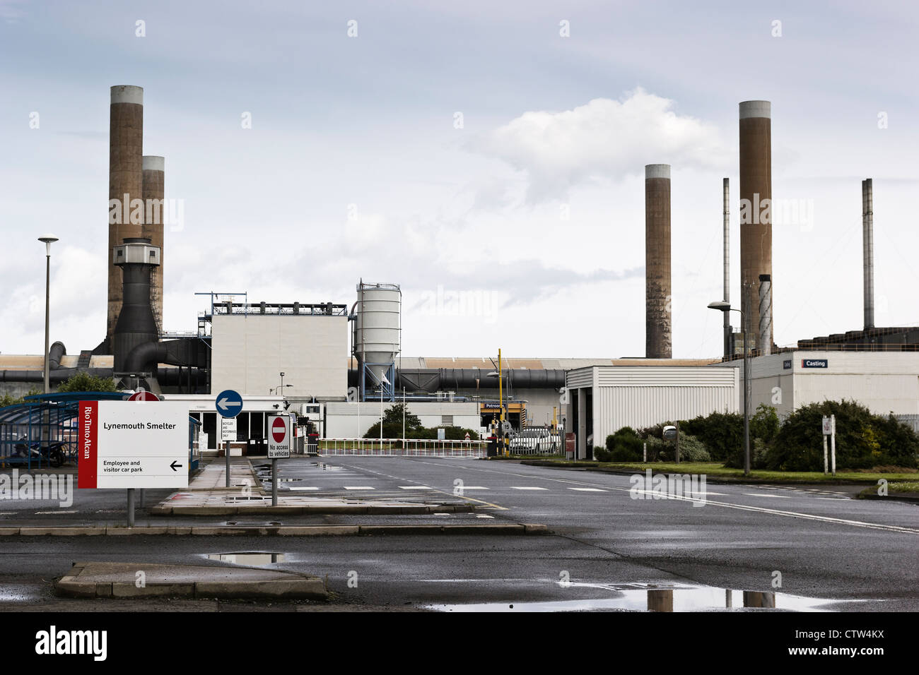 Alcan aluminium smelter hi-res stock photography and images - Alamy