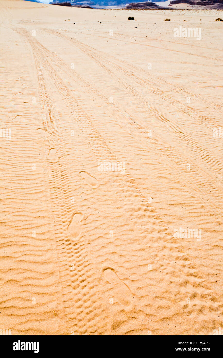 Car trace hi-res stock photography and images - Alamy