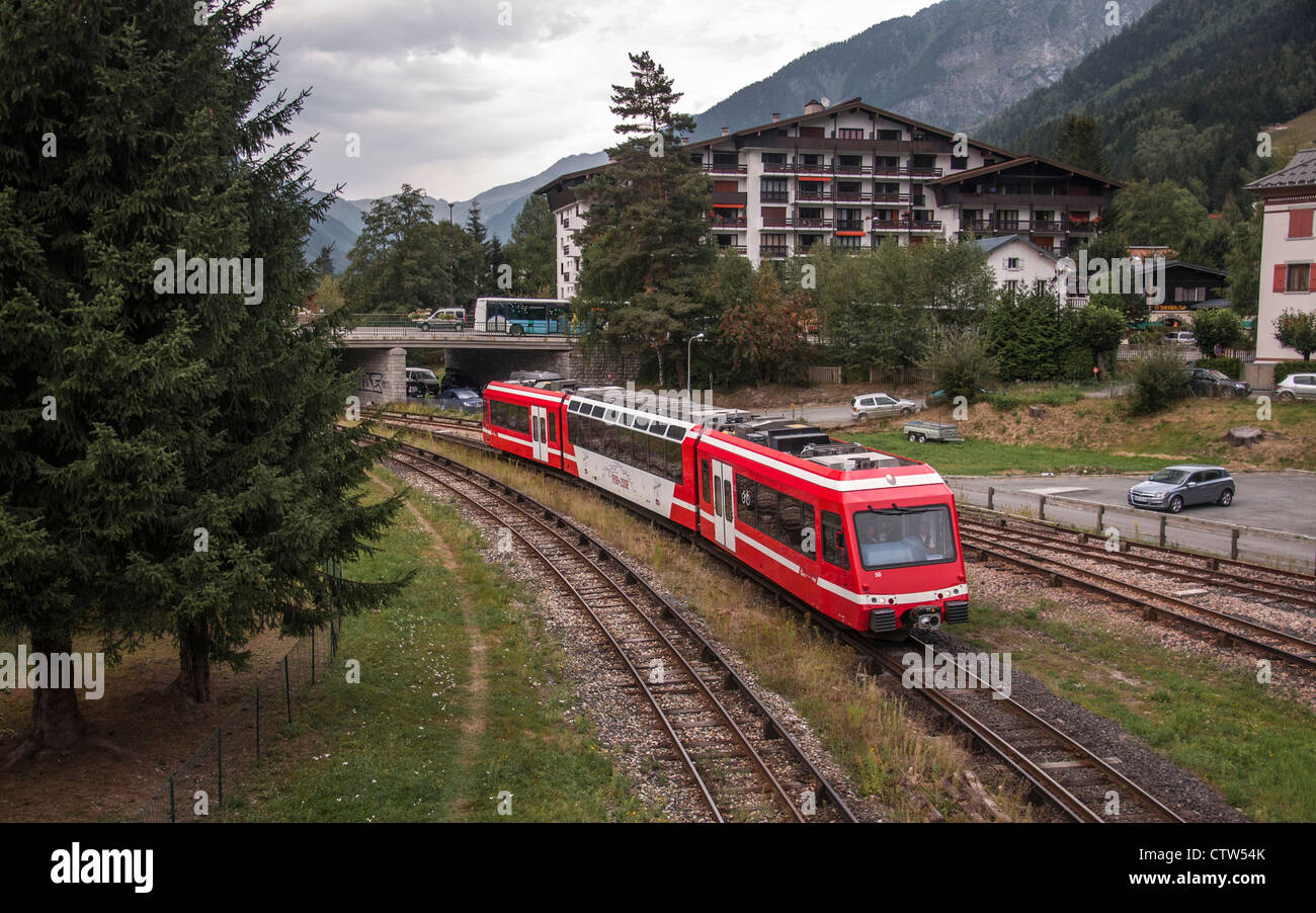 red chamonix mountain train Stock Photo - Alamy