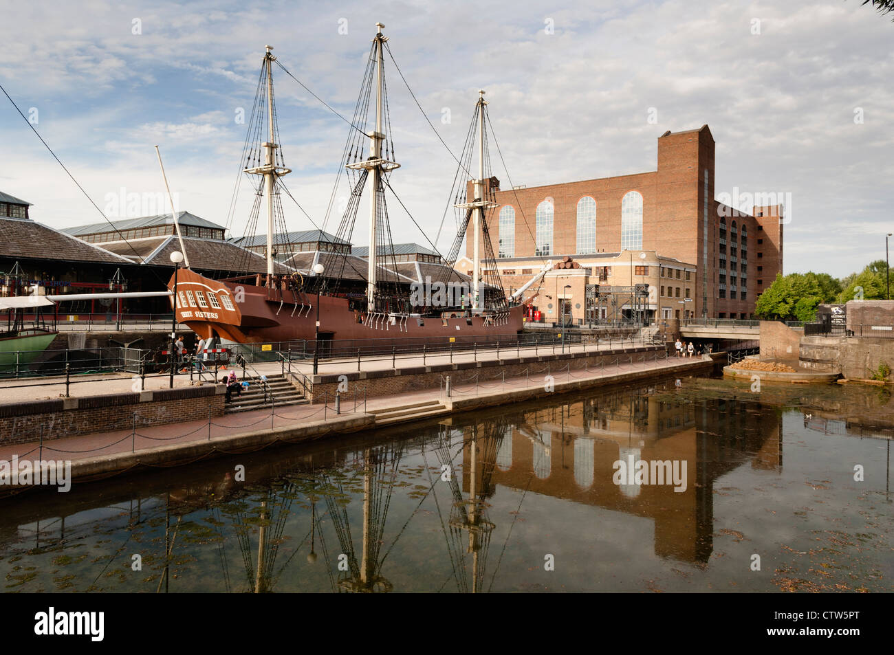 Wapping london docks hi-res stock photography and images - Alamy