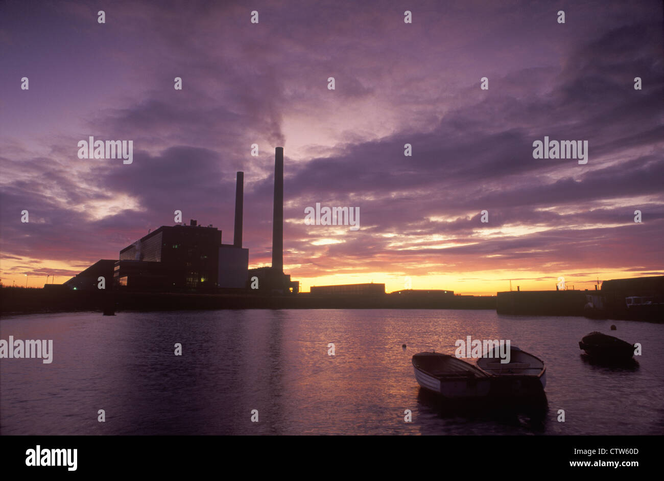 Cockenzie coal fired power station near Edinburgh at sunset Stock Photo ...