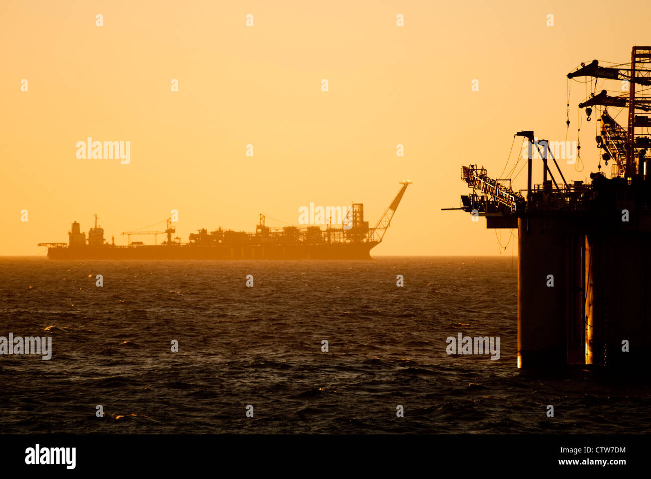 Silhouette offshore fpso oil rig hi-res stock photography and images ...