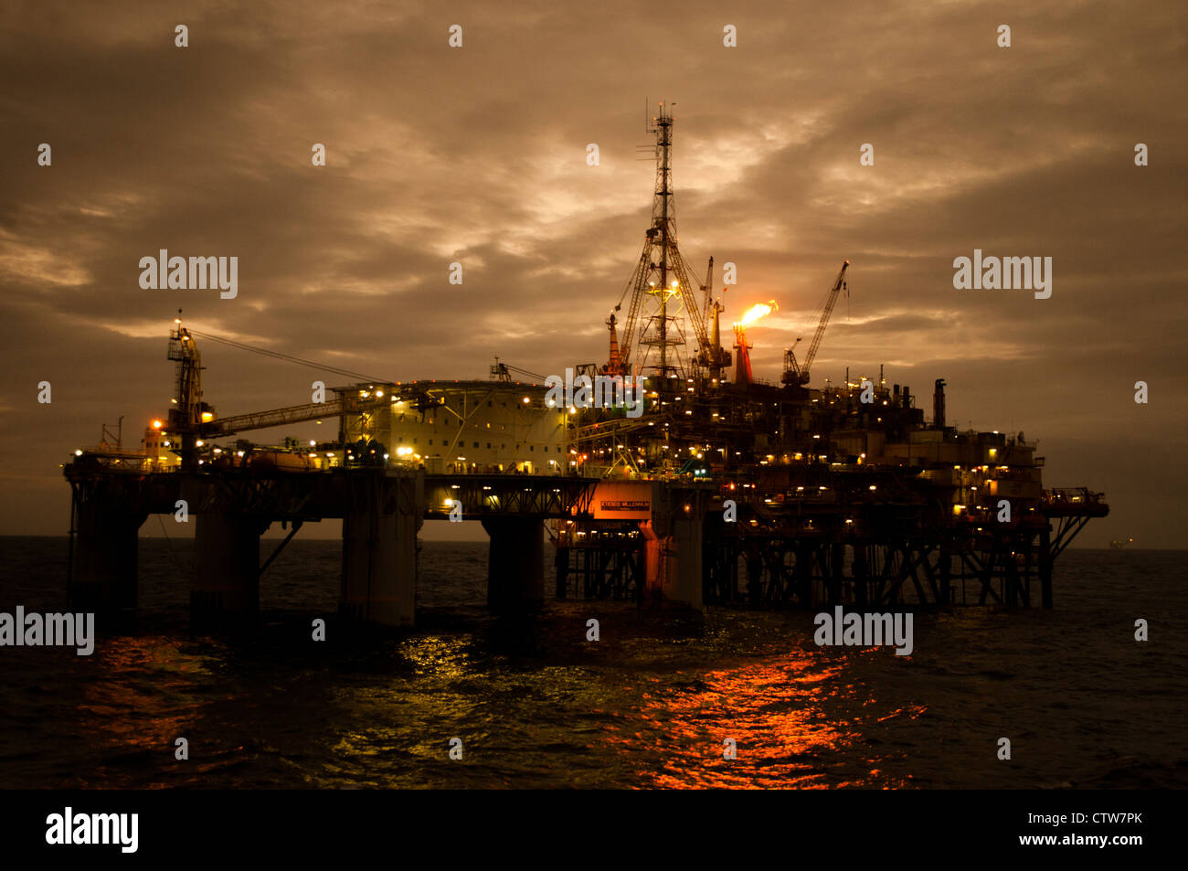 Floating oil rig in offshore area, dusk time, sunset sunrise hour Stock ...
