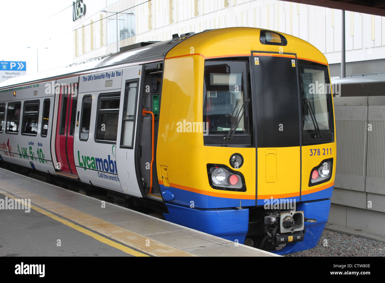 London overground class 378 hi-res stock photography and images - Alamy
