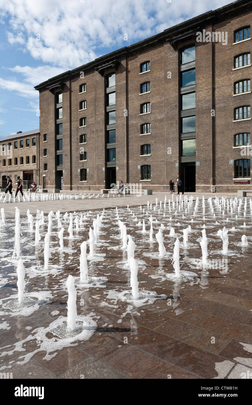 Granary Square, Kings Cross, London, England, UK Stock Photo - Alamy