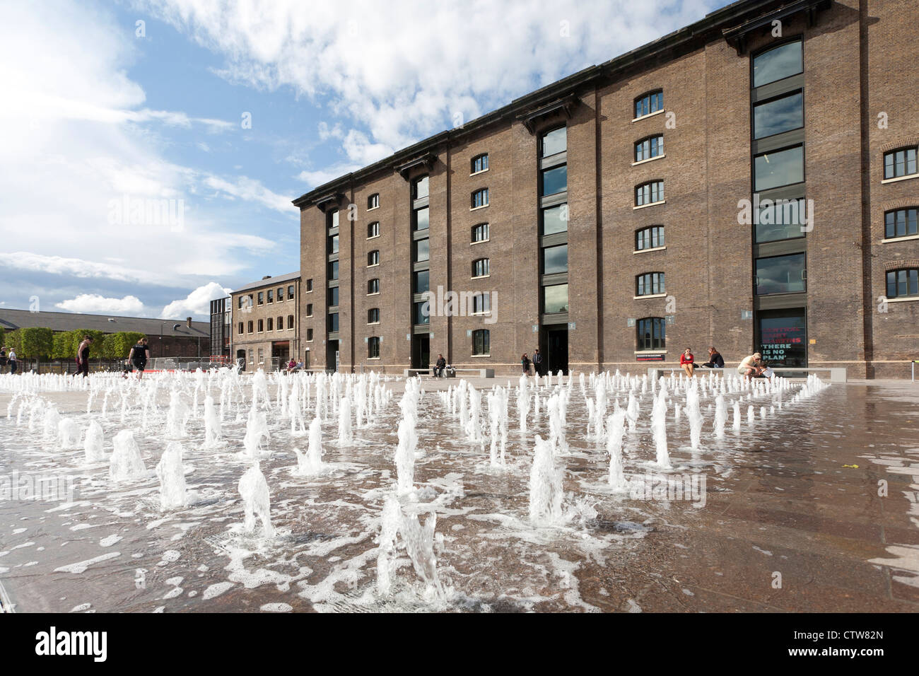 Granary square king's cross hi-res stock photography and images - Alamy