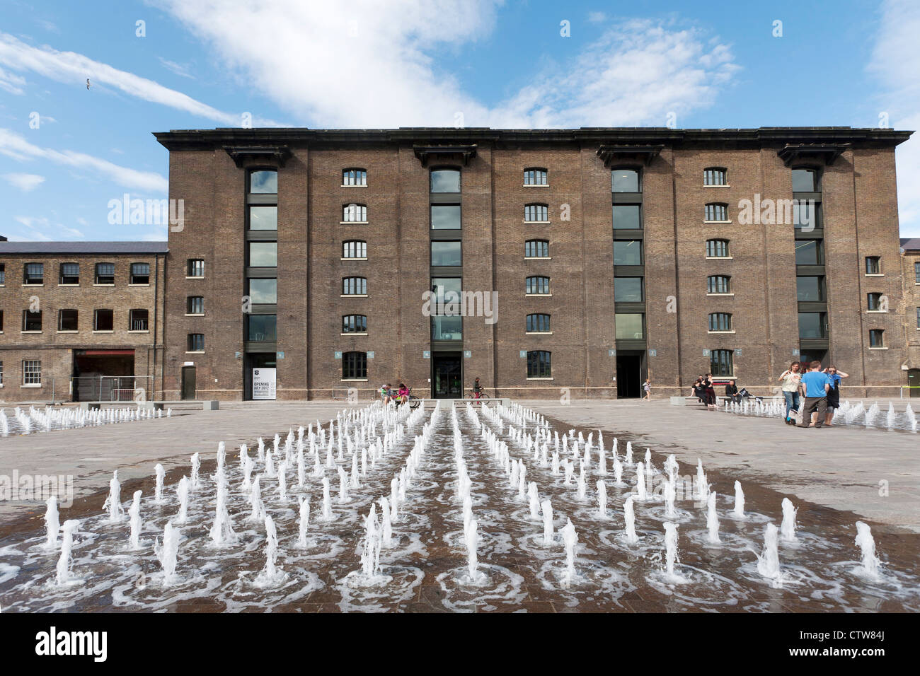 Granary Square, Kings Cross, London, England, UK Stock Photo - Alamy
