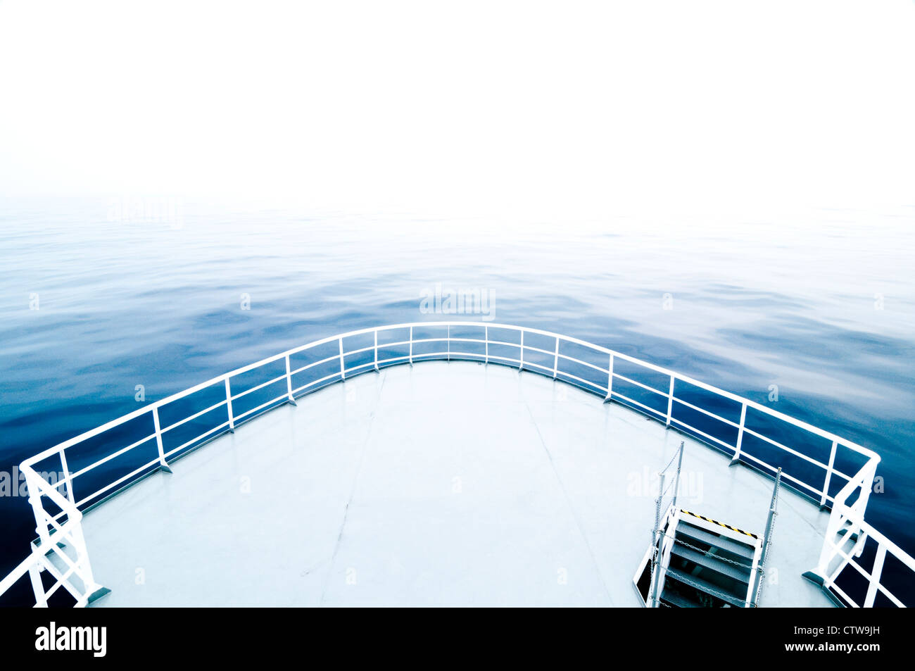 vessel bow heading to horizon Stock Photo - Alamy