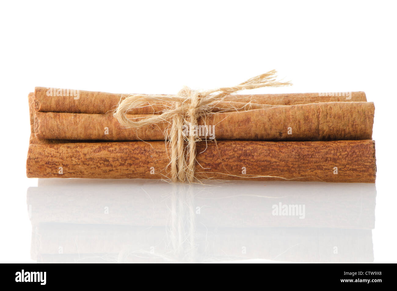 Cinnamon sticks, tied by rope on white reflective background Stock ...