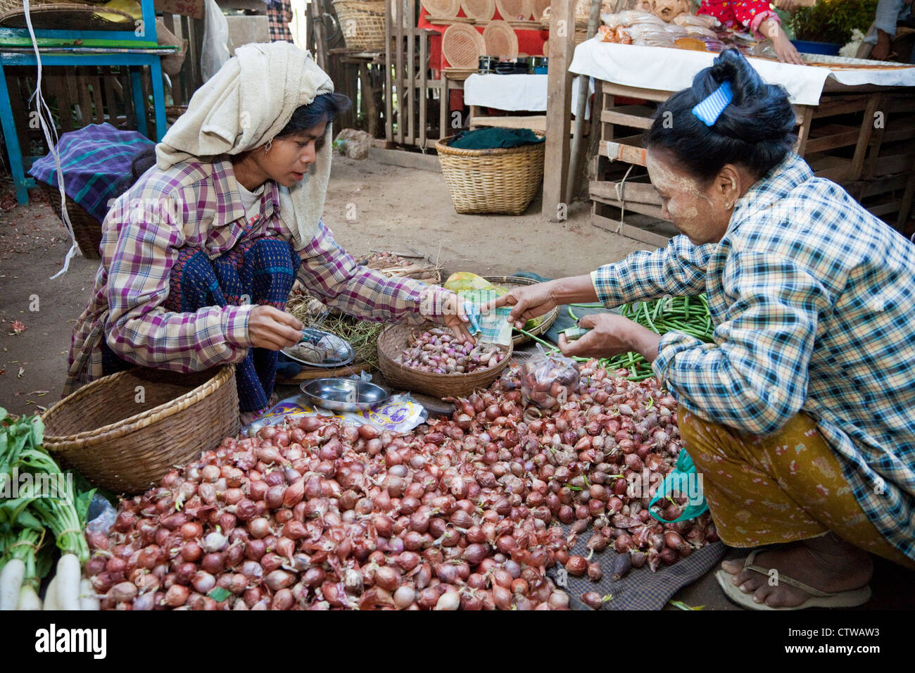 Myanmar, Burma. Customer Selecting Onions. Bagan Market Stock Photo - Alamy