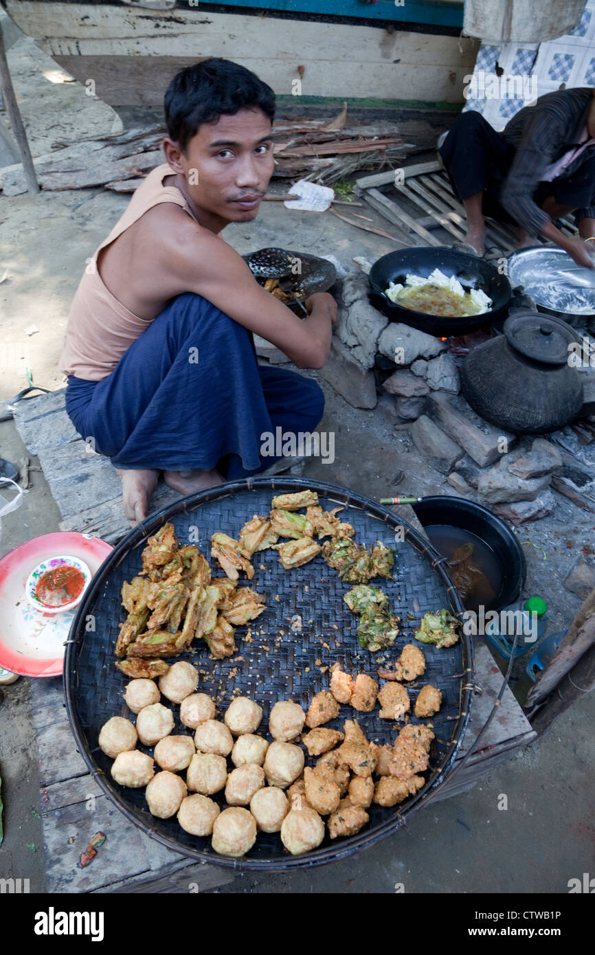 Myanmar snacks hi-res stock photography and images - Alamy