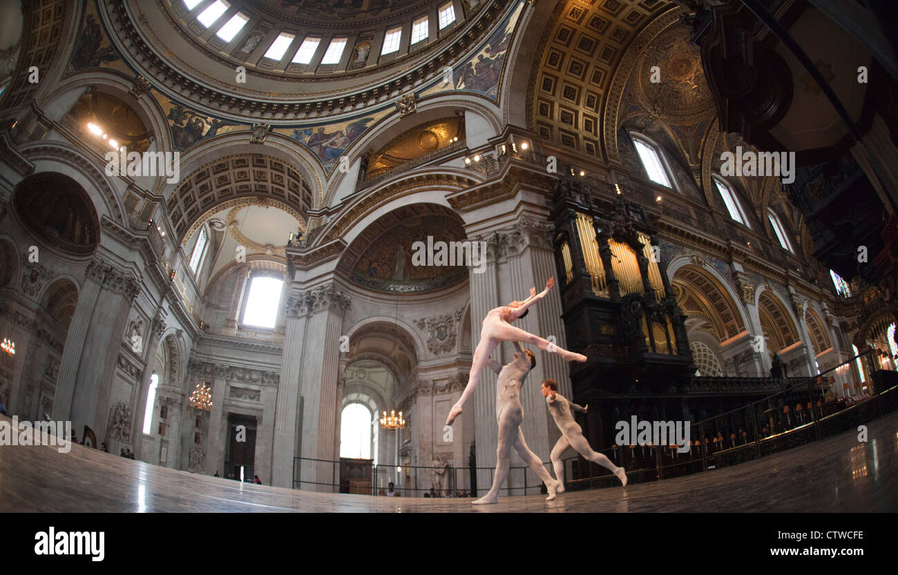 World ballet festival hi-res stock photography and images - Alamy