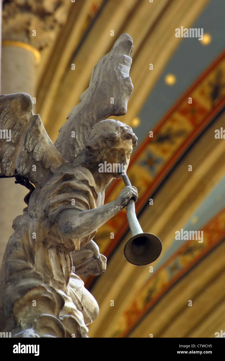 Wings musician hi-res stock photography and images - Alamy