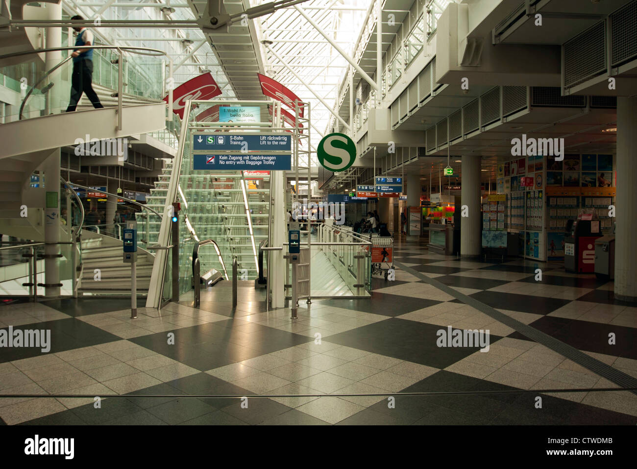Clean airport hi-res stock photography and images - Alamy