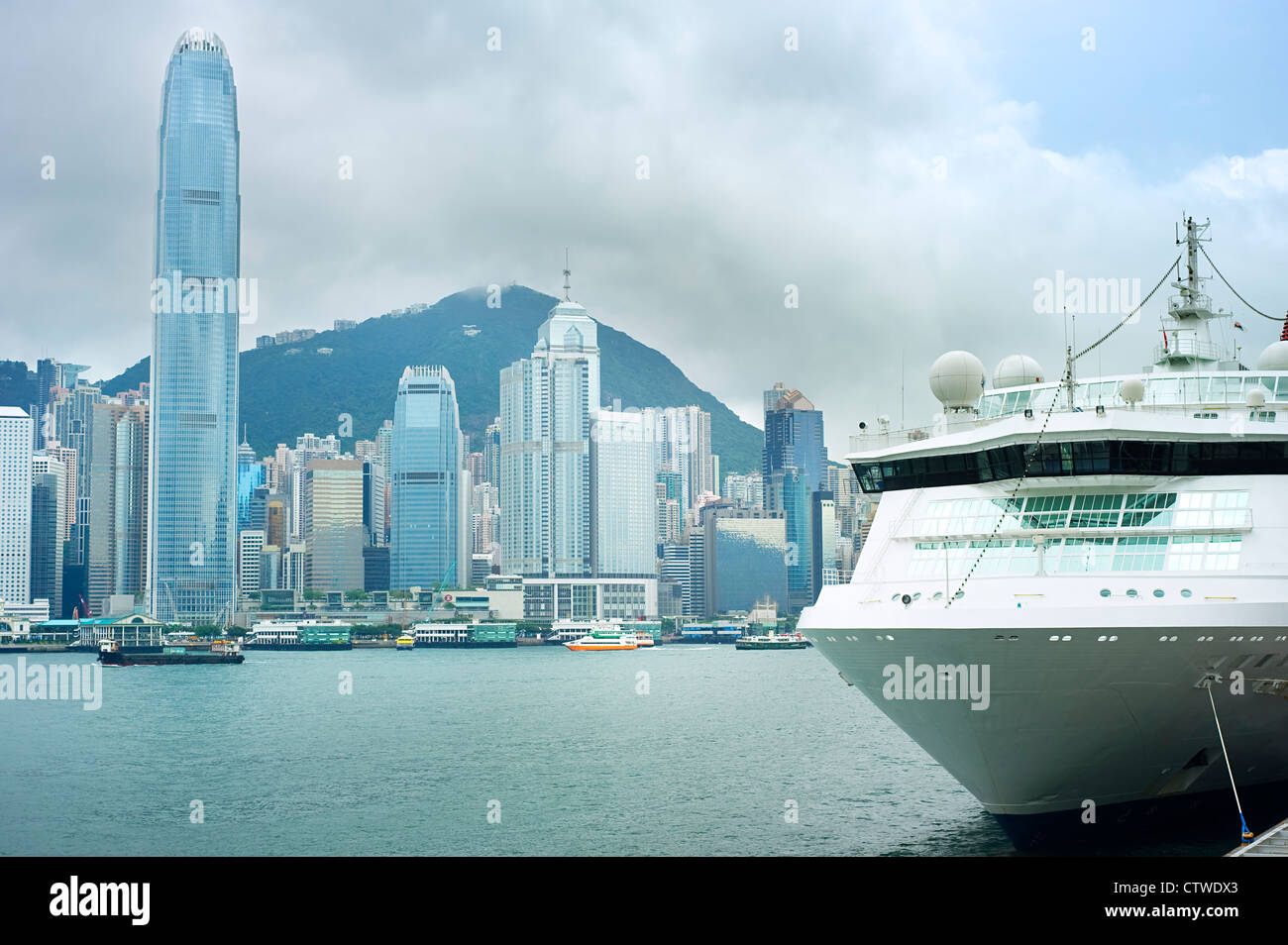 Chinese cruise liner hi-res stock photography and images - Alamy