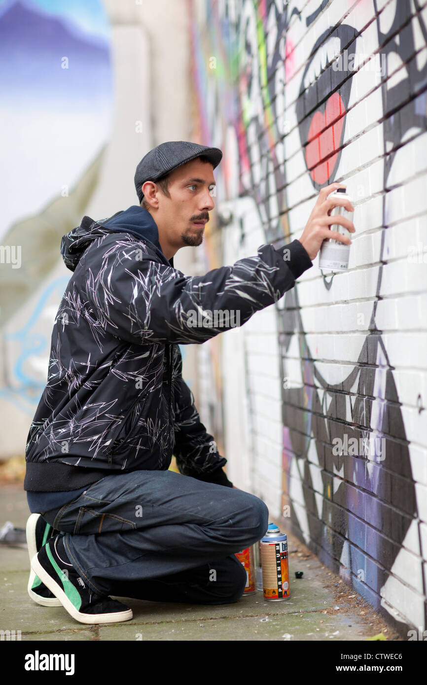 Banksy street art uk hi-res stock photography and images - Alamy