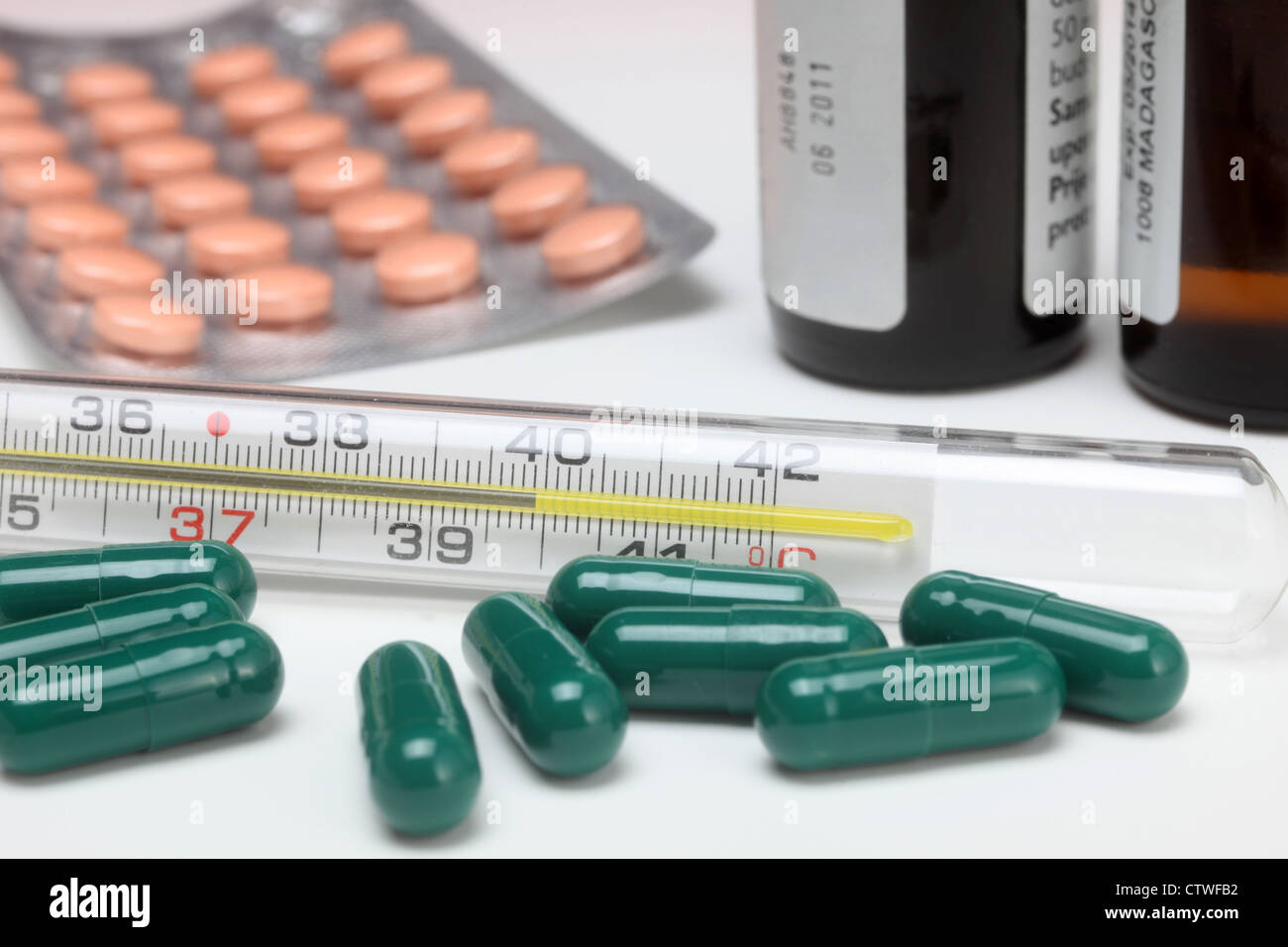Close-up medical thermometer and pills Stock Photo - Alamy