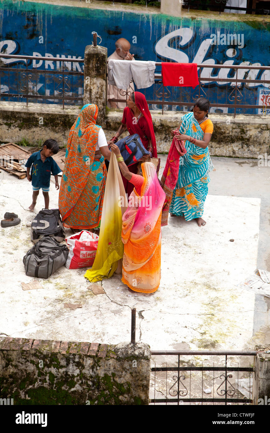 India people woman colors derss urban pictures faces Shalwar Salwar ...