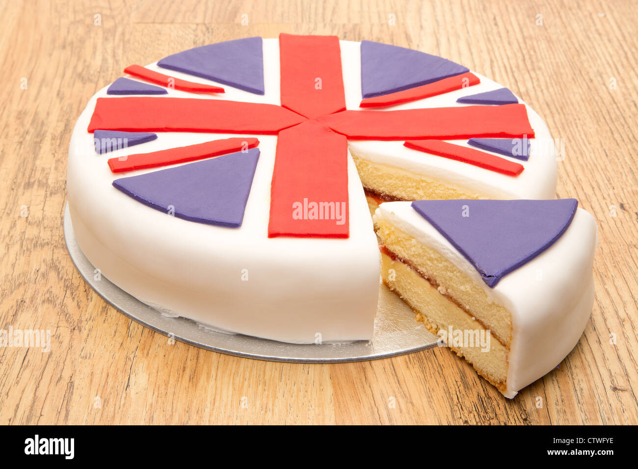 Victoria sponge cake with UK flag icing decoration - studio shot Stock ...