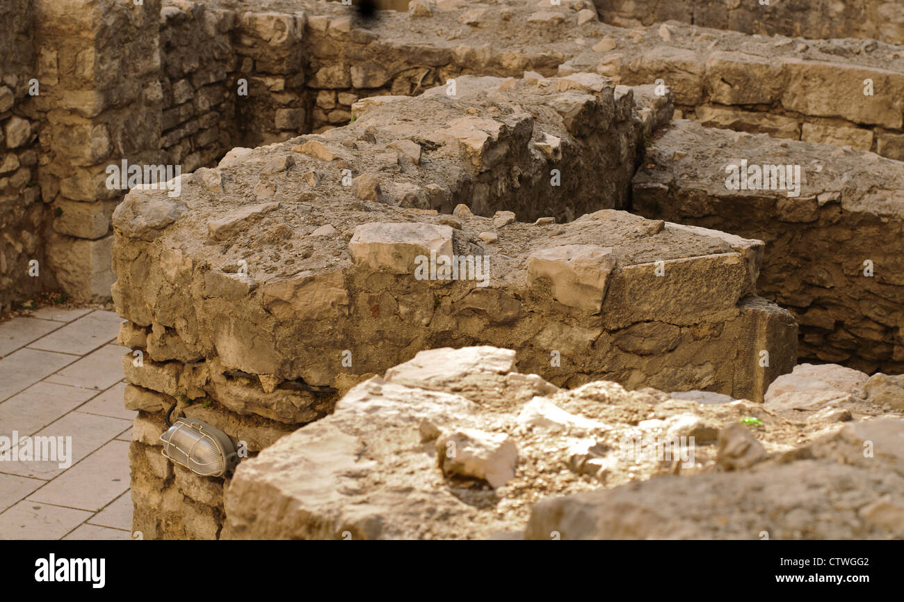 Ruin rocks hi-res stock photography and images - Alamy