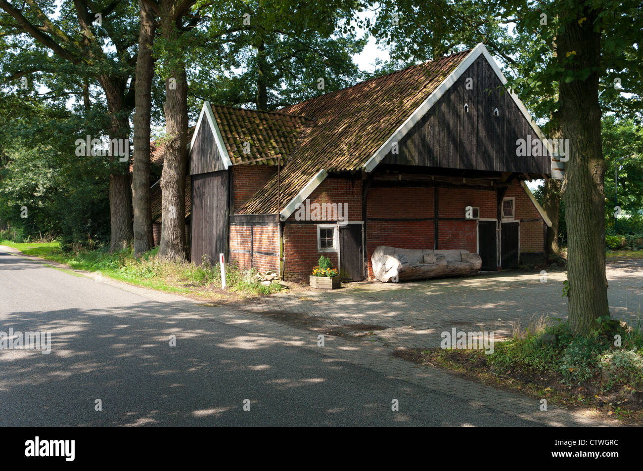 old dutch farmhouse in the eastern netherlands Stock Photo - Alamy
