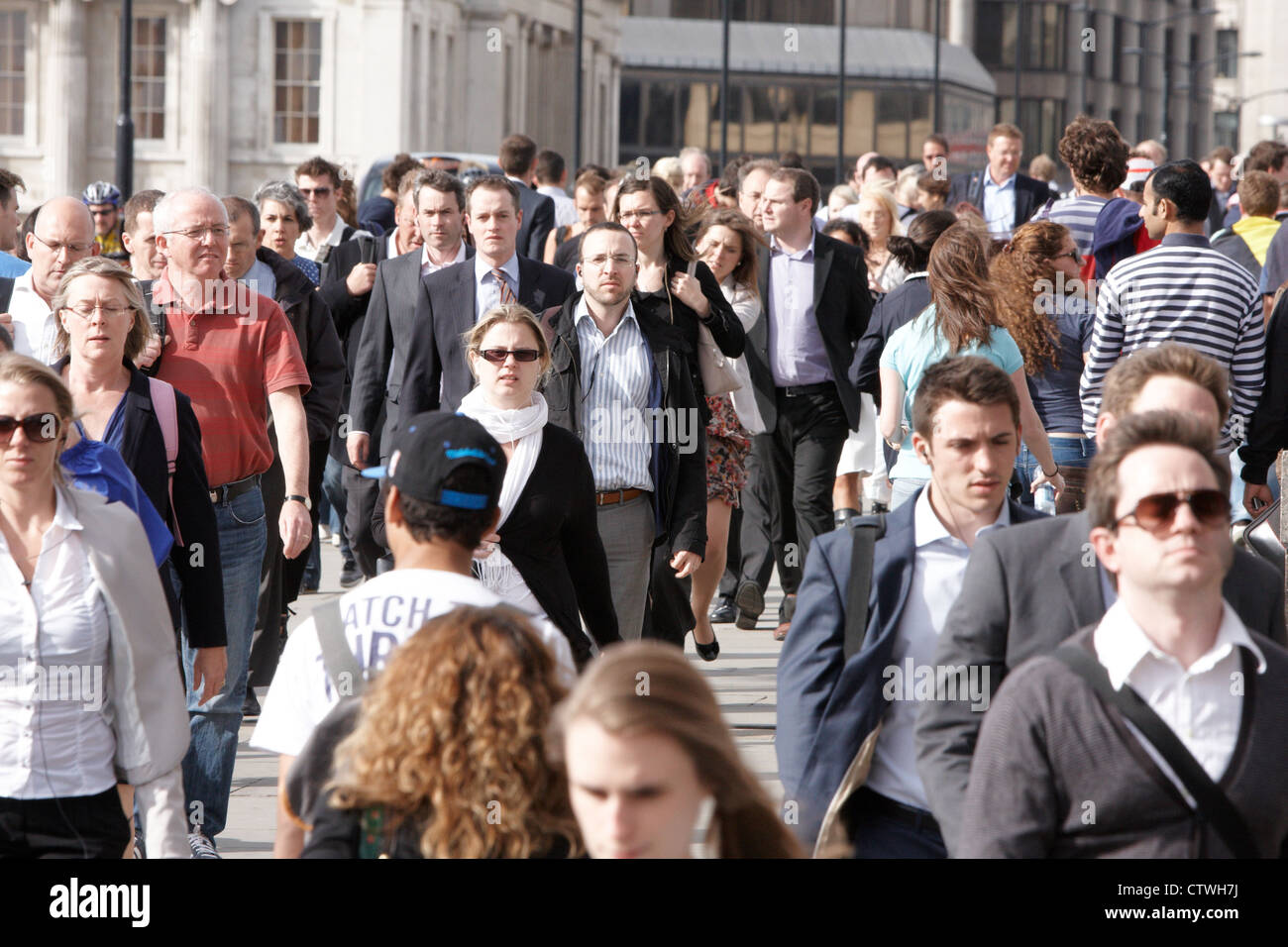 Busy london bridge hi-res stock photography and images - Alamy