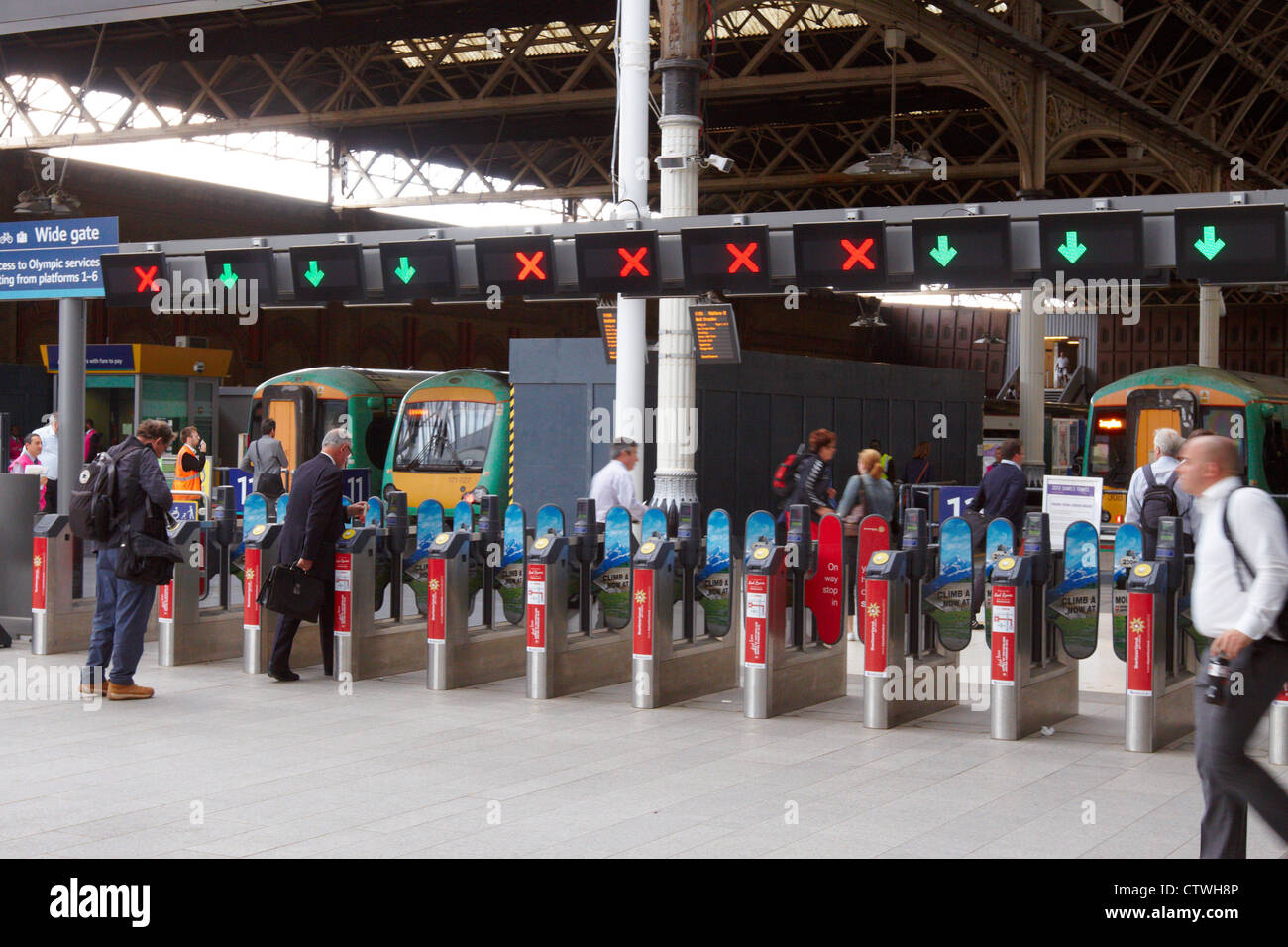 Ticket barriers hi-res stock photography and images - Alamy