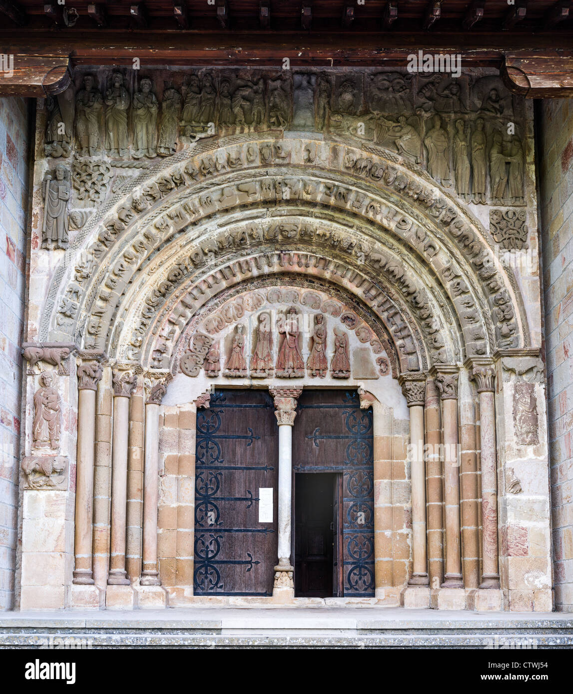 Romanesque main portal hi-res stock photography and images - Alamy