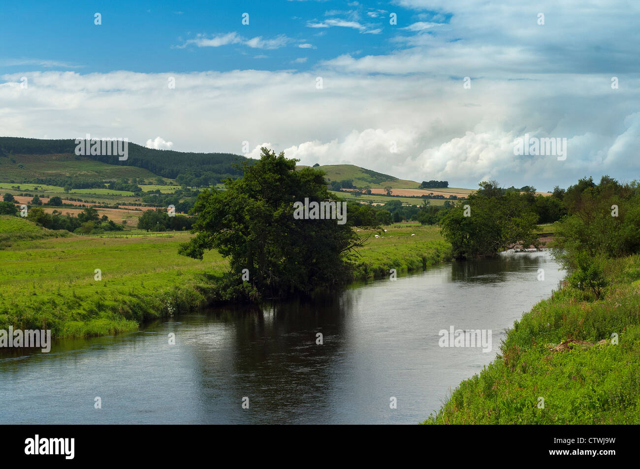 Hills and sky and clouds hi-res stock photography and images - Alamy