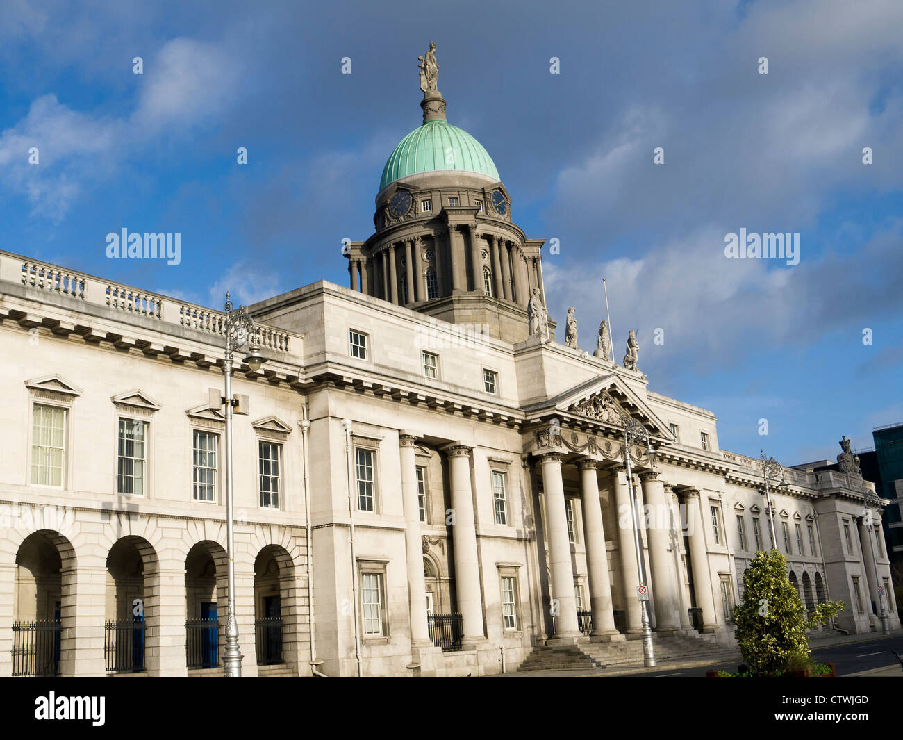 Customs House in Dublin the capital city of Ireland Stock Photo - Alamy