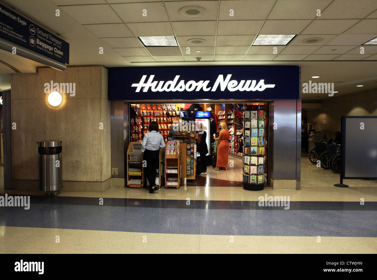 Hudson News Store High Resolution Stock Photography and Images - Alamy