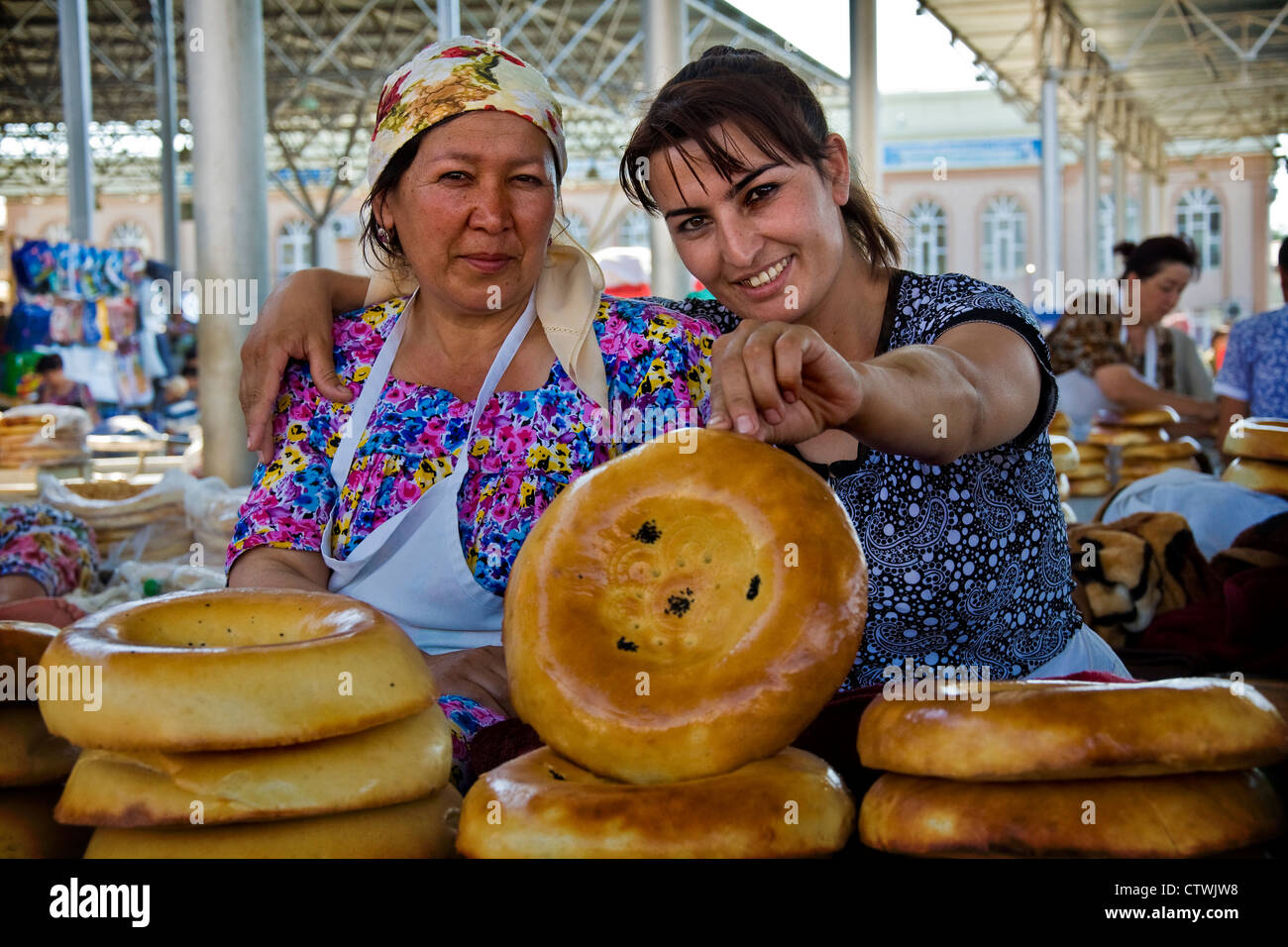 Uzbekistan, Samarkand, Siyob bazaar, Bread sellers Stock Photo - Alamy