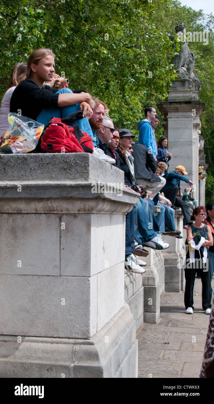 Crowd watching the Changing the Guards at Buckingham Palace, London, UK ...