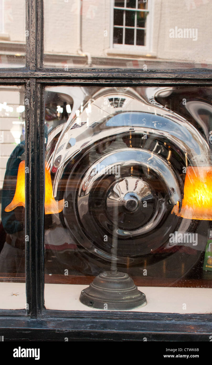 Pub glass window hi-res stock photography and images - Alamy