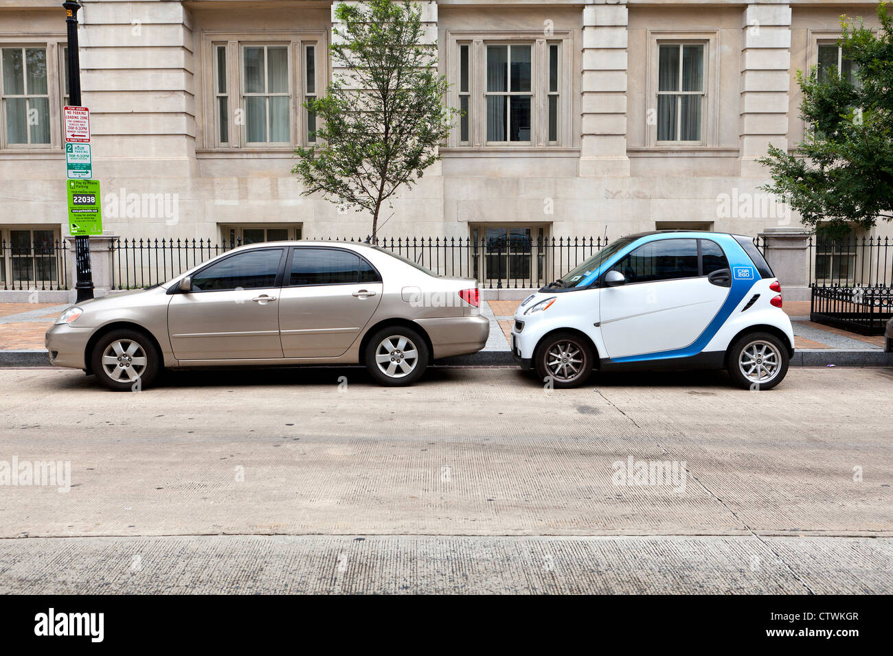 Car size comparison hi-res stock photography and images - Alamy