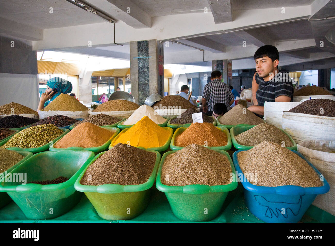 Uzbekistan, Tashkent, Chor Su Bazaar, Spices Stock Photo - Alamy