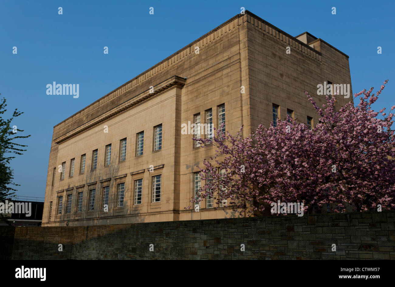 Huddersfield Library and Art Gallery, opened in 1940 Stock Photo - Alamy