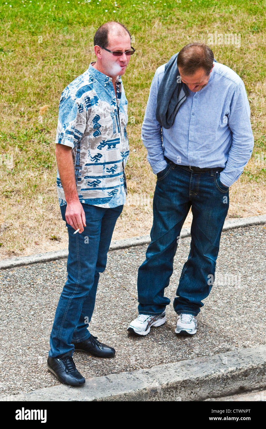 Two men talking france hi-res stock photography and images - Alamy
