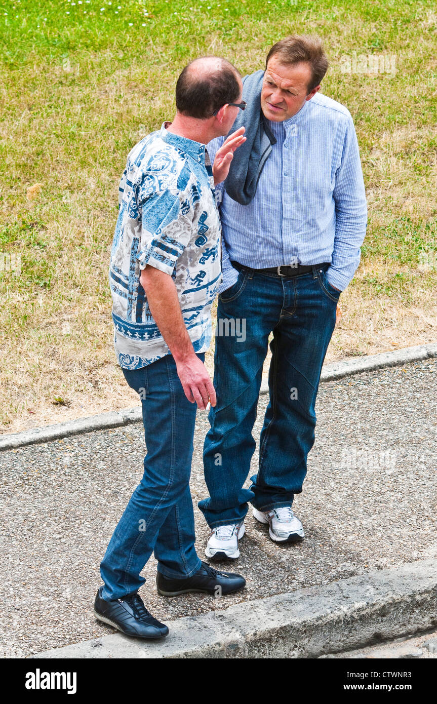 Friends in the street france hi-res stock photography and images - Alamy