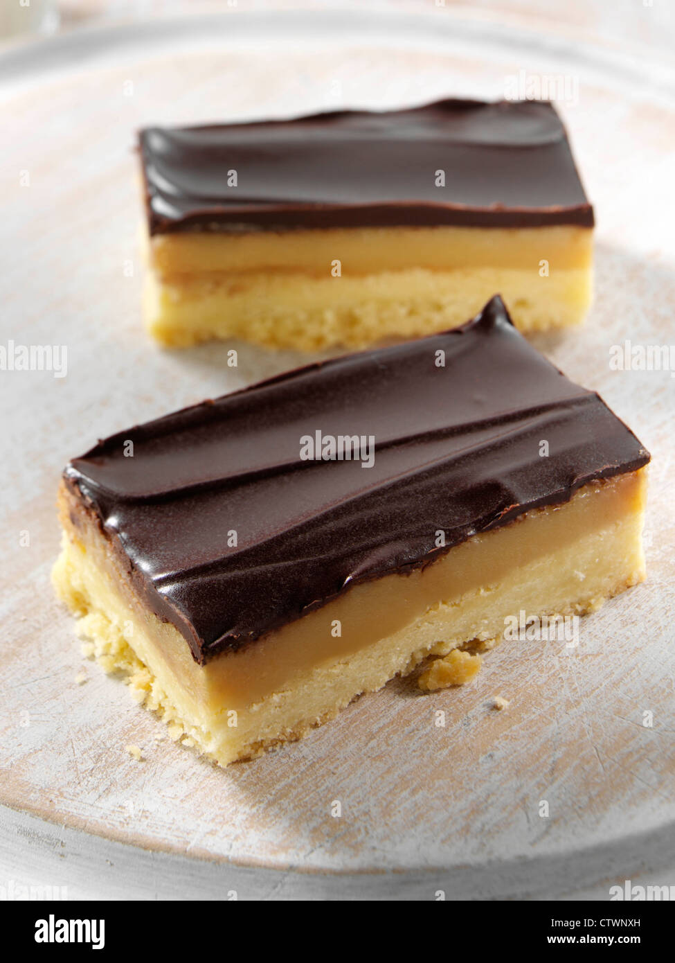 Salted caramel millionaire bars hi-res stock photography and images - Alamy