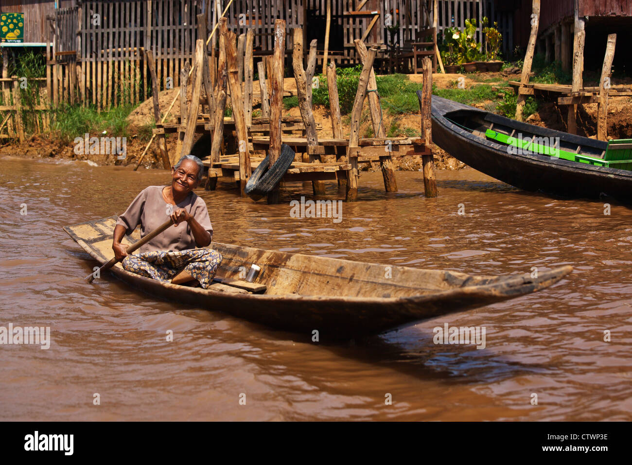 Burmese rowing boat hi-res stock photography and images - Alamy