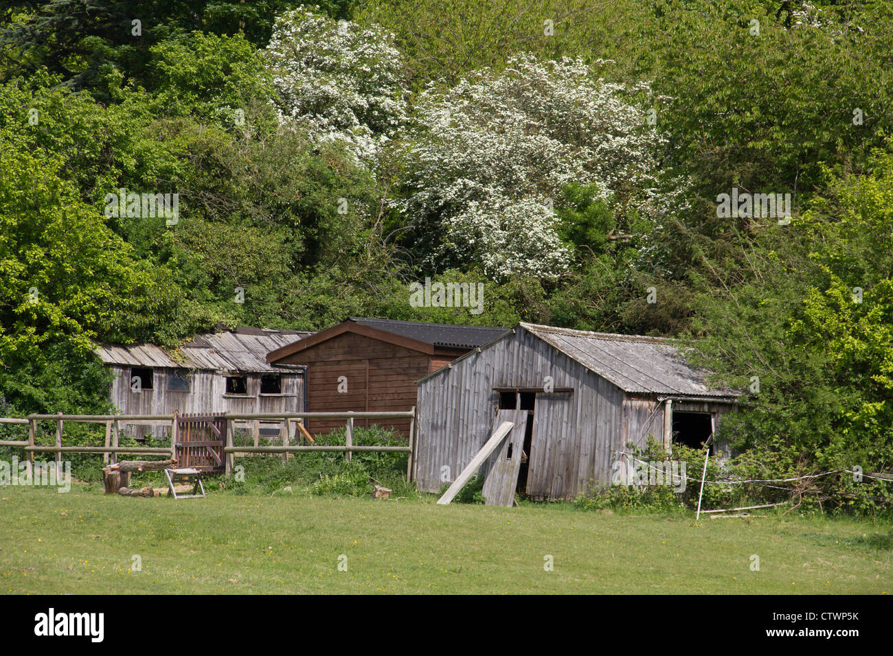 Old wooden barns hi-res stock photography and images - Alamy